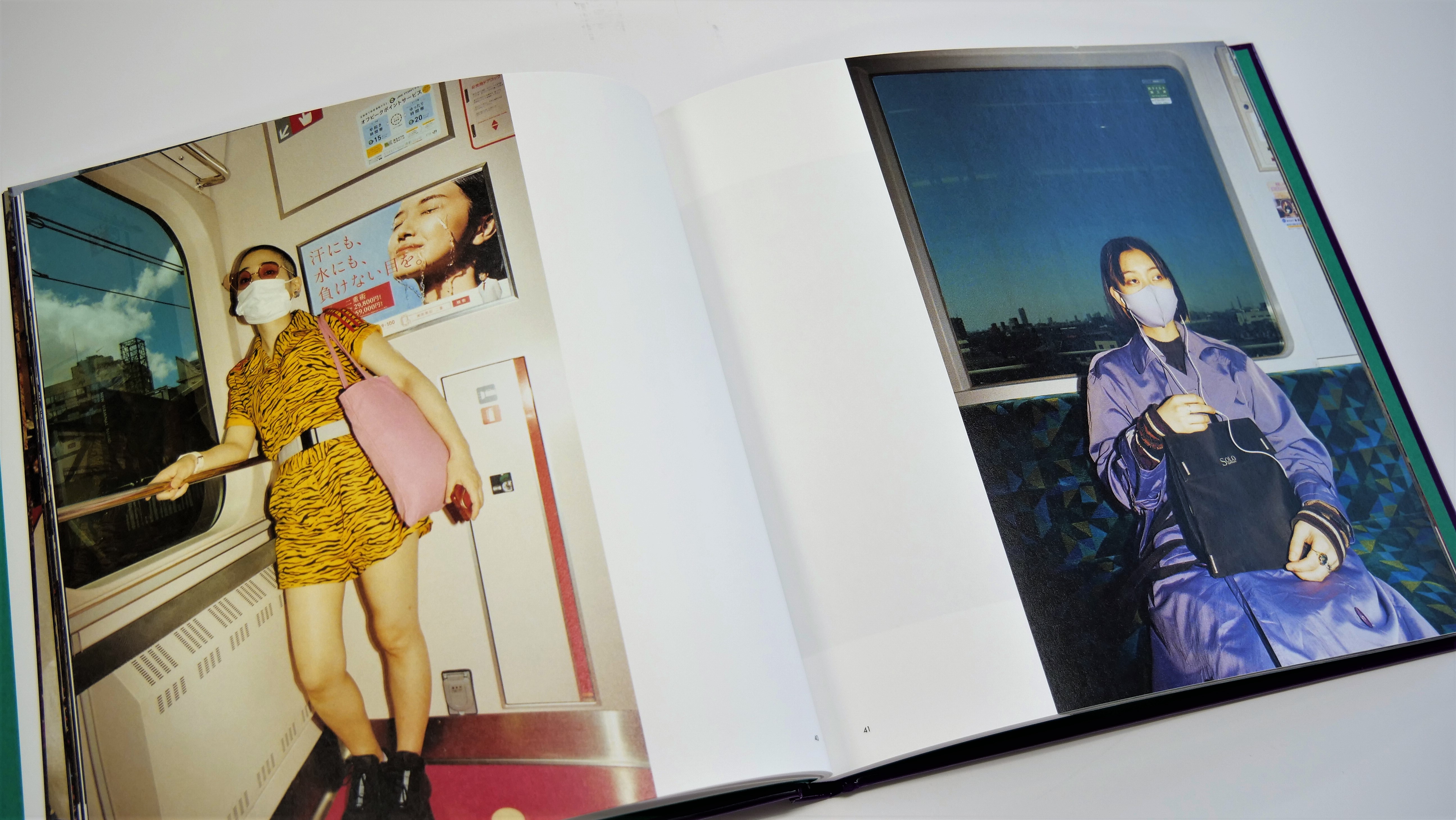 「外人＝アウトサイダー」が東京の深い穴の底から見つける人間の本質とひかり。コントラストを強めてフラッシュライトを強調 - 東京印書館 | 写真集・展覧会図録・絵本・その他印刷物の企画制作 ...